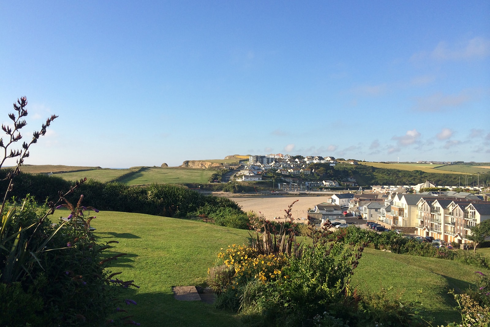 Top 5 Places to Enjoy a Drink with a Sea View